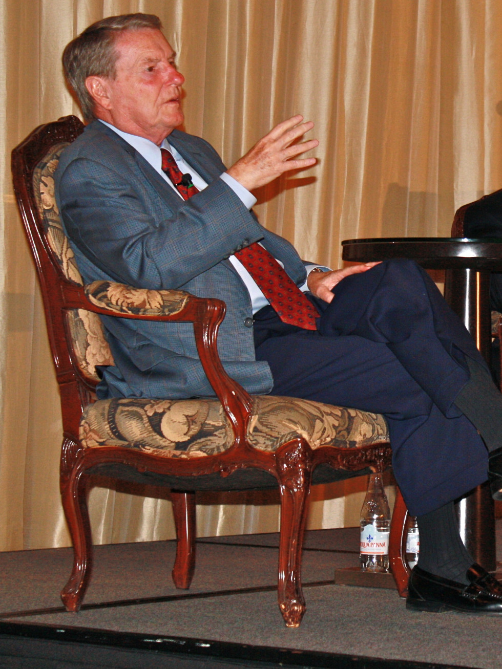 In Houston visit, Jim Lehrer discusses partisan politics, family se ...