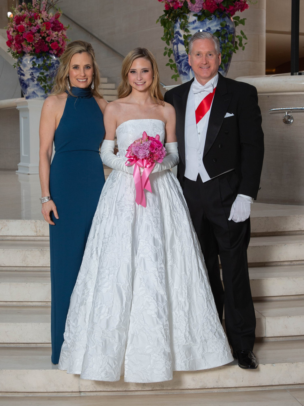 Dallas Symphony debutantes take famous Texas dip at Presentation Ball ...