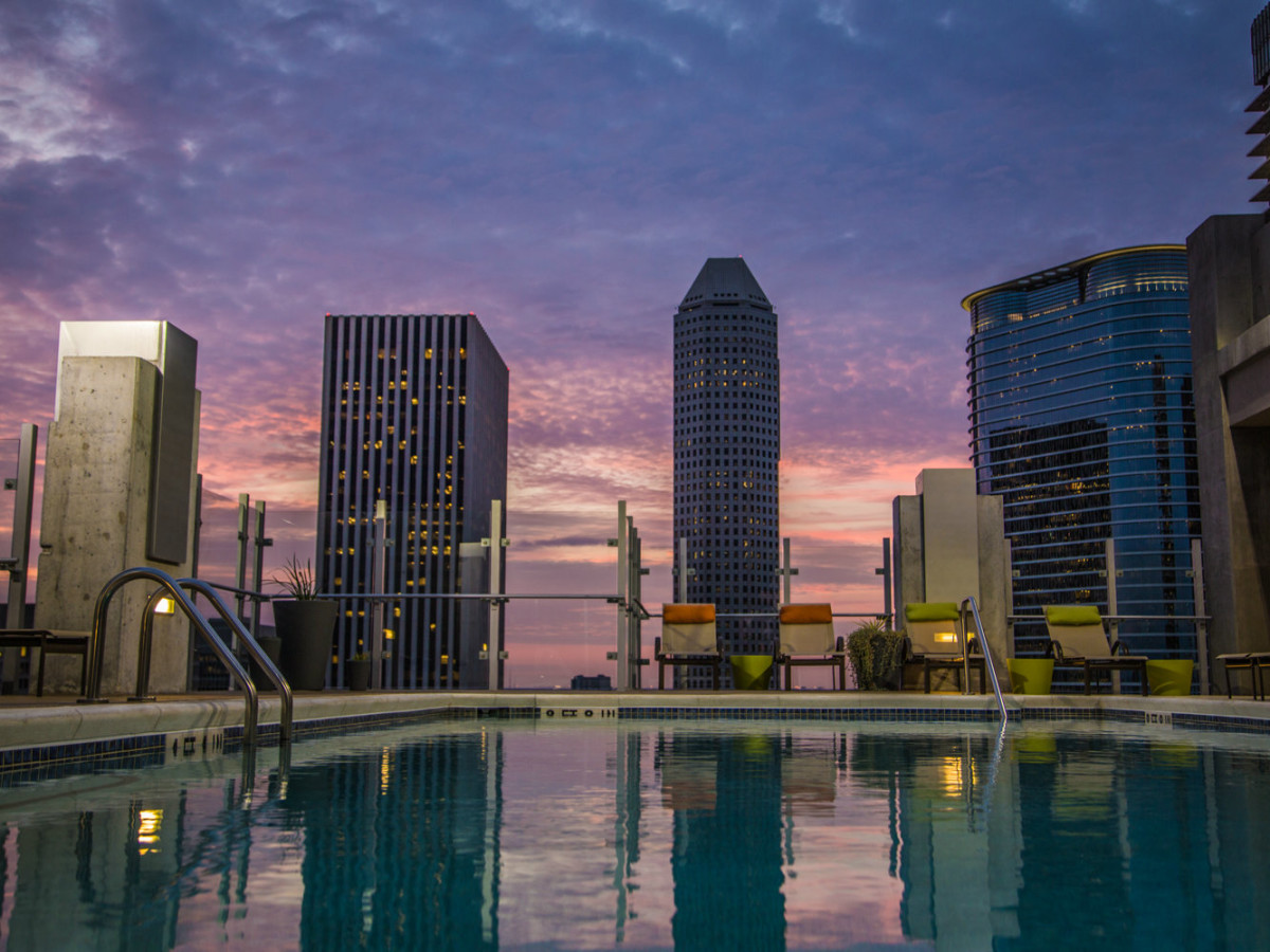 Hard to beat amenities and location of this haute Houston high-rise ...