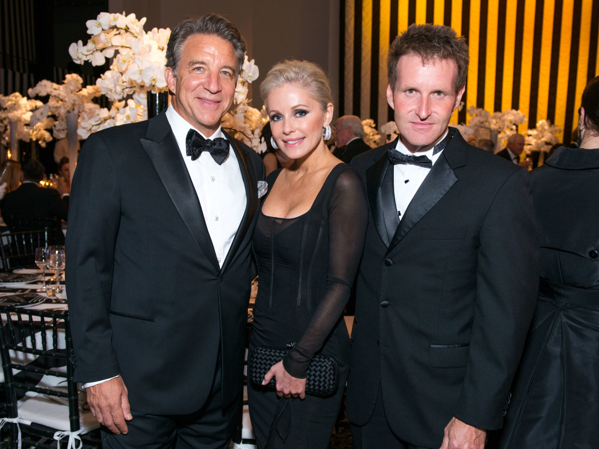 Elton John helps Lynn Wyatt take museum ball to a record $2 million ...