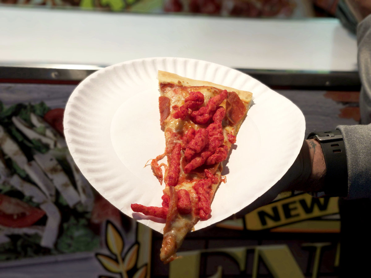 Ken Hoffman reviews Houston Rodeo carnival's most over-the-top food ...