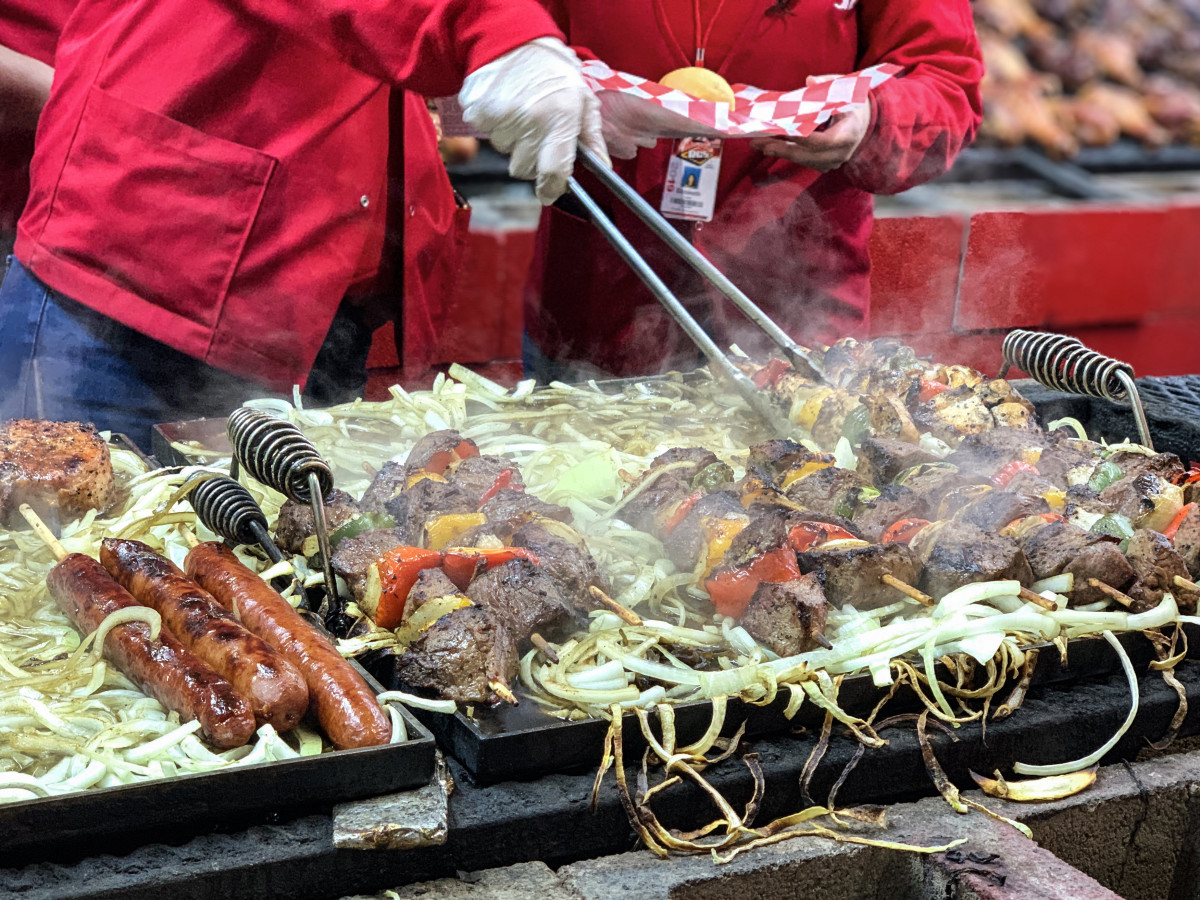 Ken Hoffman reviews Houston Rodeo carnival's most over-the-top food ...