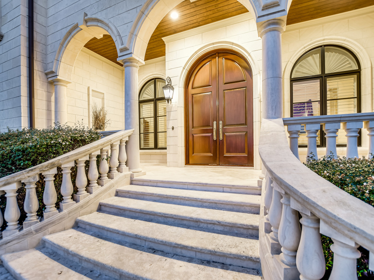 Elegant craftsmanship elevates this Italian estate in Austin ...