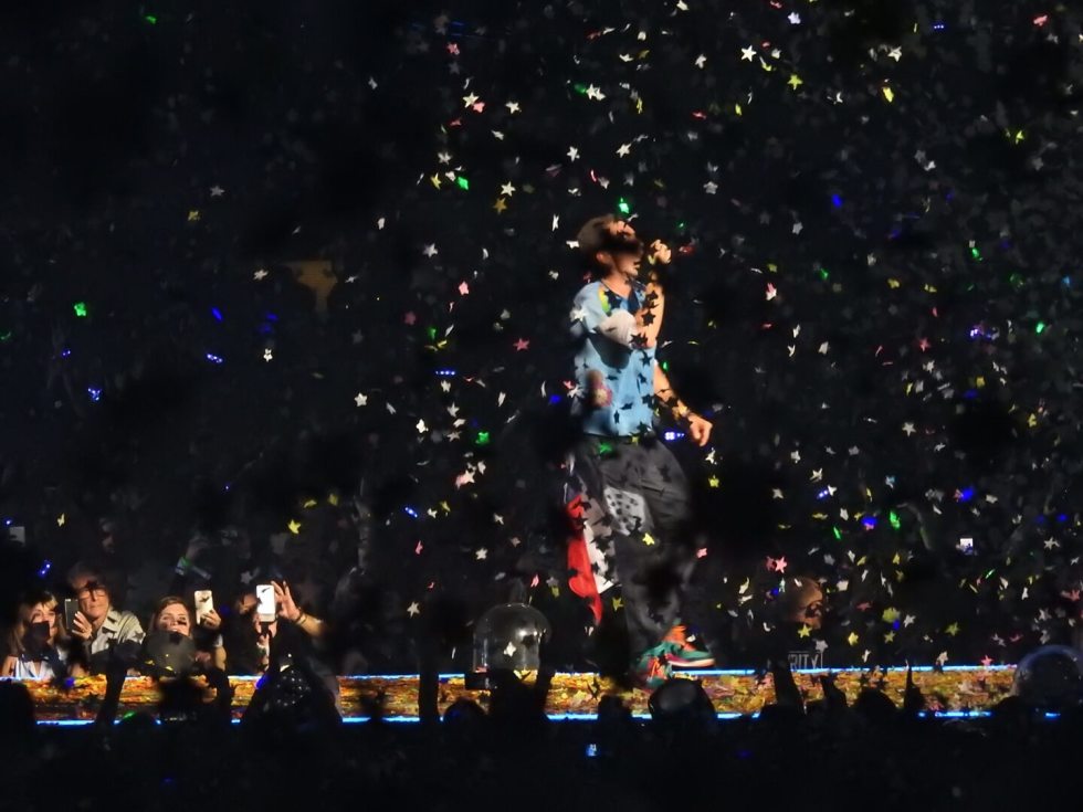 Coldplay takes over Texas with burst of confetti and spectacular music ...