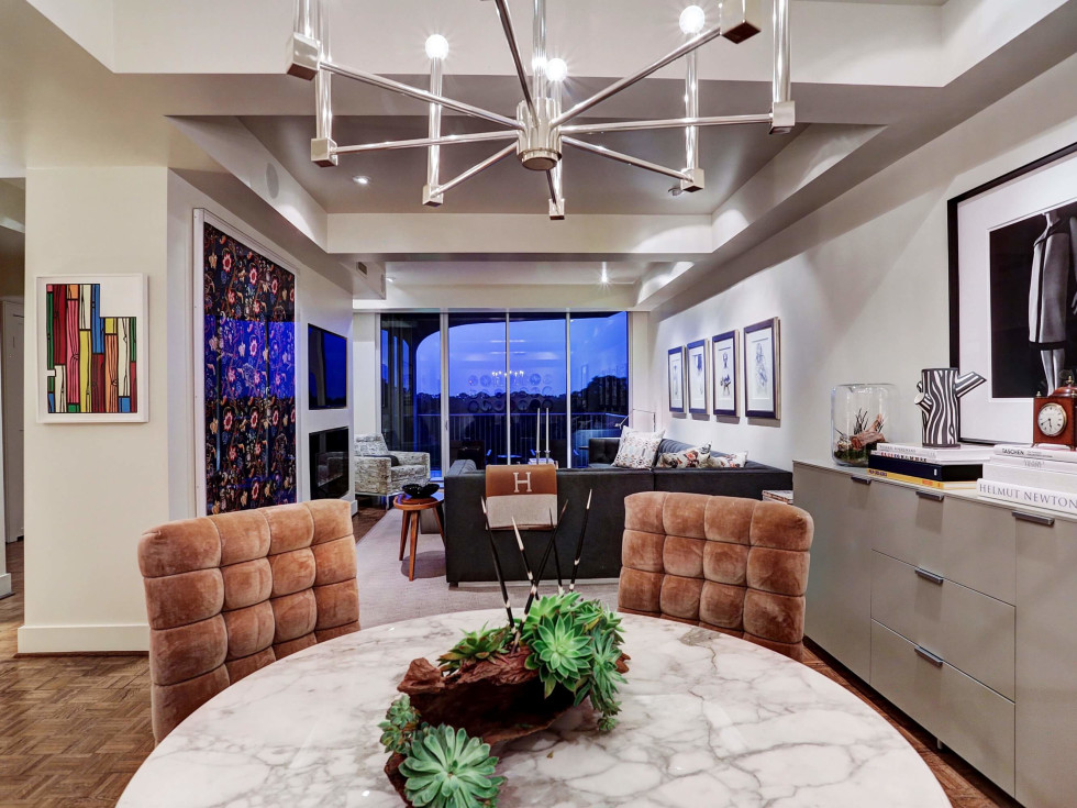 900 sq.ft. never looked so good as in this swank, fifth floor condo ...