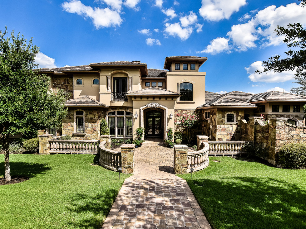 Entertainers will fall hard for this impressively custom Austin estate ...