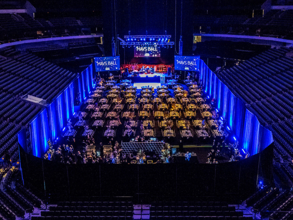 Dynamic Dallas Mavs Ball power-dunks $1.34M for team charity ...