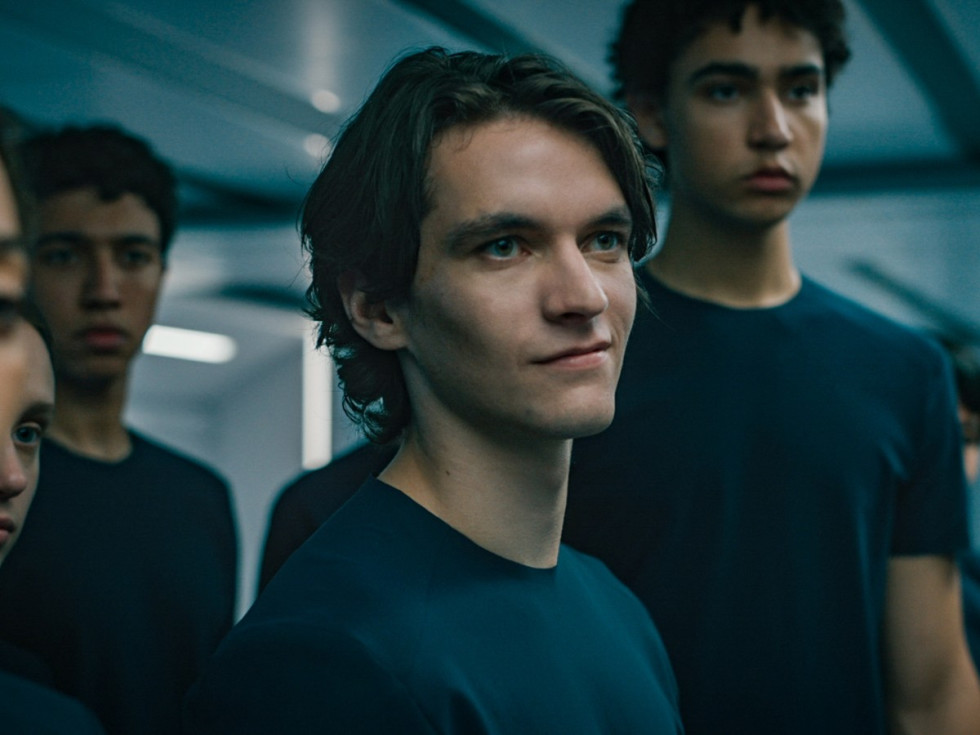 Hormonal teenagers journey in search of new planet in Voyagers ...