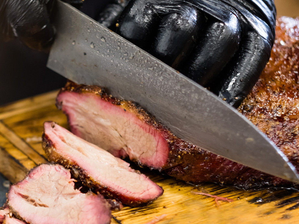 Famed Dallas pitmaster opens innovative new BBQ spot in Farmers Branch ...