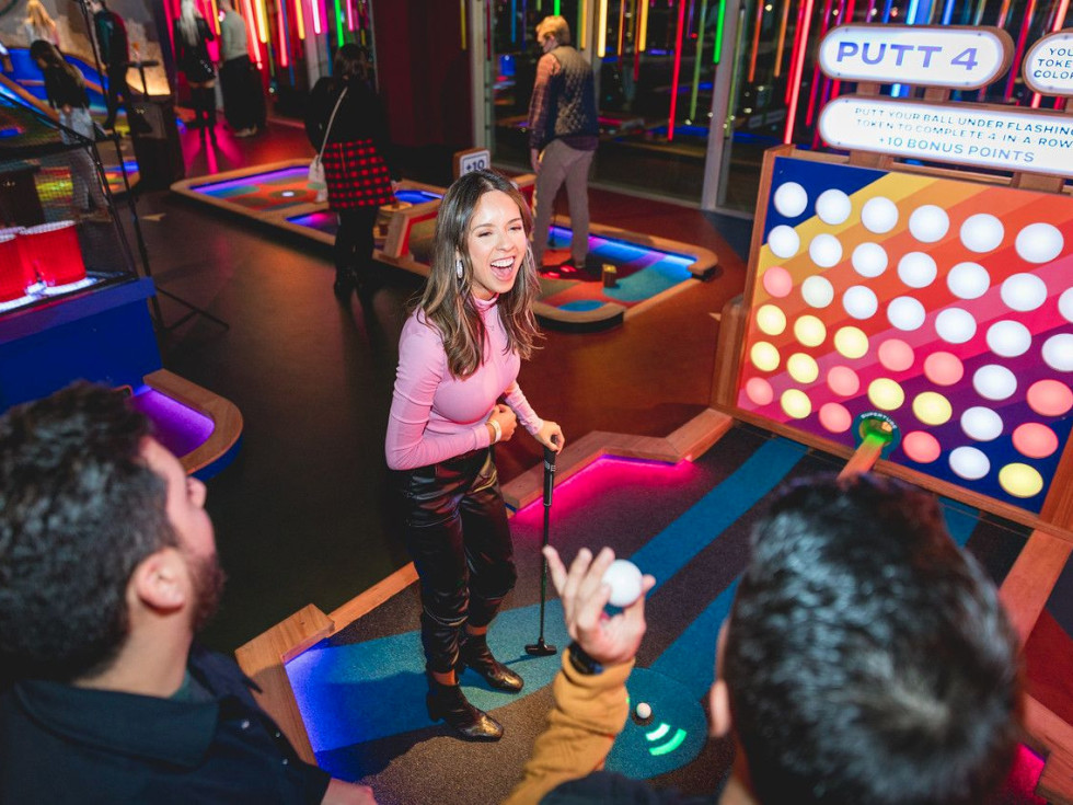 Sophisticated new spin on mini-golf rolls into downtown with cool tech ...