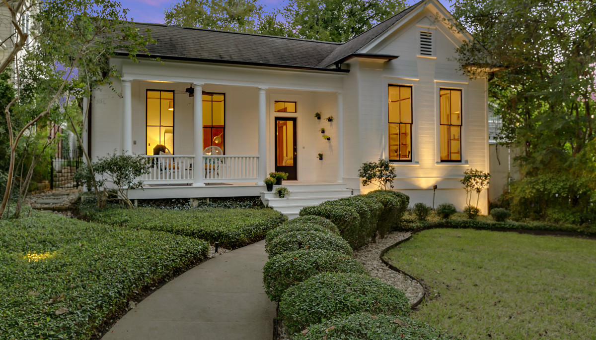 Timeless charm abounds in this renovated 1910 historic Austin home ...