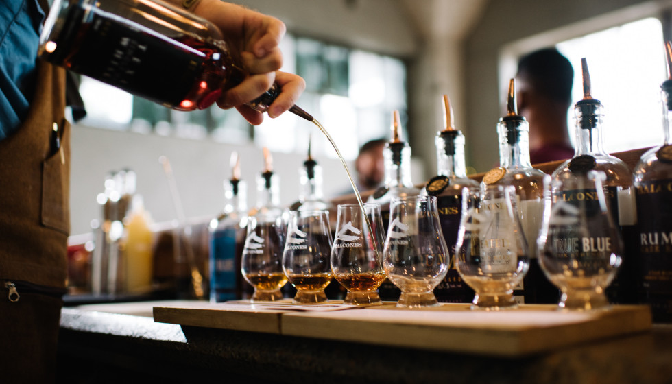 How to up your holiday entertaining game by hosting a whiskey party ...