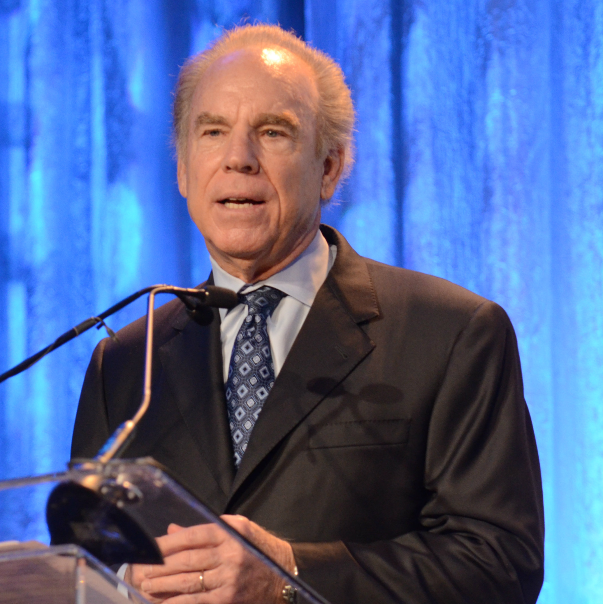 United Way recruits famous philanthropic friends to thank volunteers ...