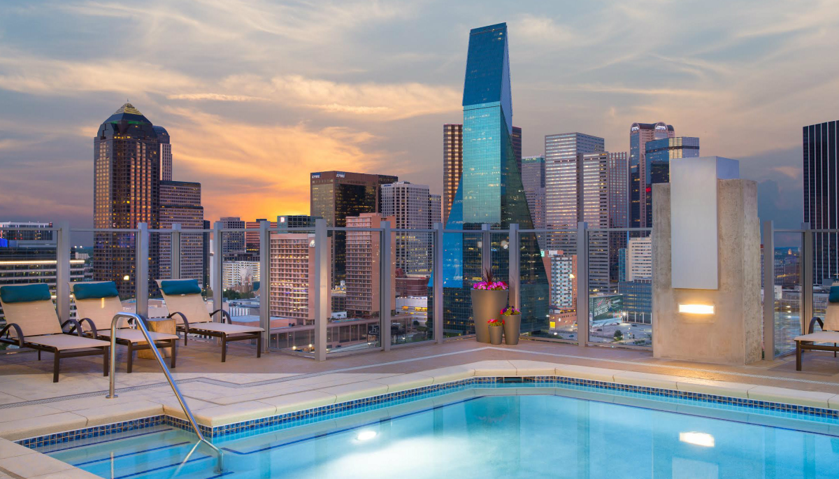 It's all about skyline views and luxe living at this Dallas high-rise ...