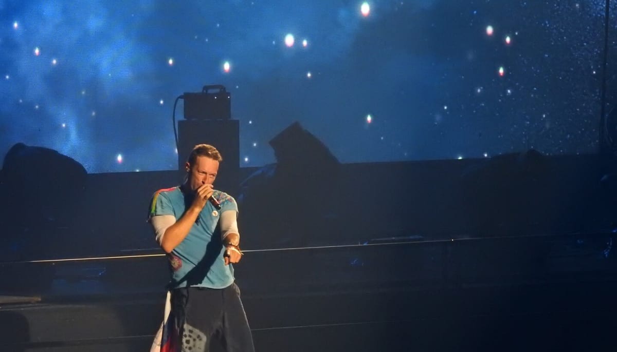 Coldplay takes over Texas with burst of confetti and spectacular music ...