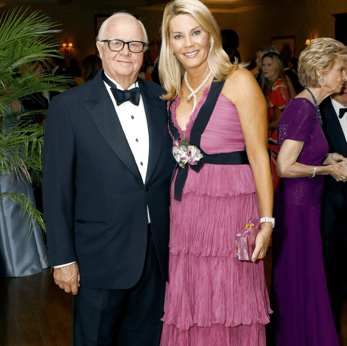 Sweetheart of a spring ball attracts Dallas’ most generous donors ...