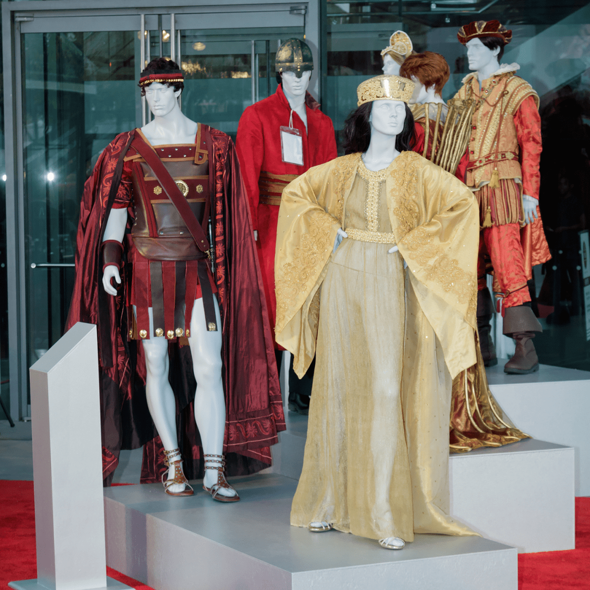 Dallas Opera lovers don their dramatic best for gala events ...