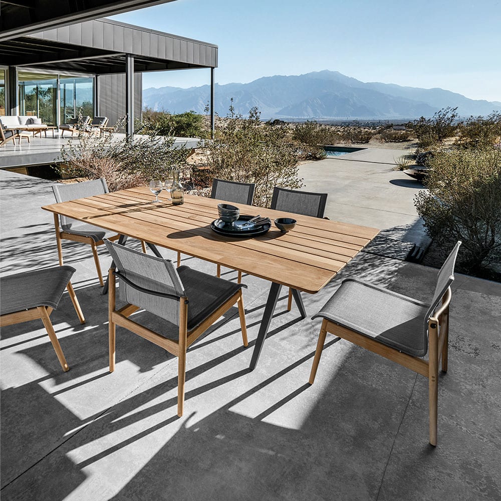 Split High-End Outdoor Dining Tables by Gloster | Curran | CurranOUTDOOR