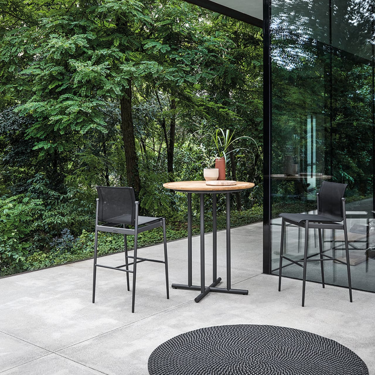 180 Sling & Aluminum Dining Collection by Gloster | Curran | CurranHOME
