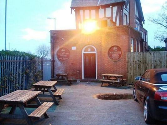 Mauldeth Hotel Kingsway Burnage Manchester M19 1BB - Trust Inns