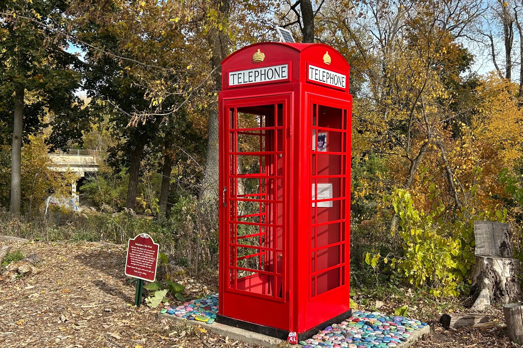 Evanston’s wind phone provides a line to the dead – WNUR News