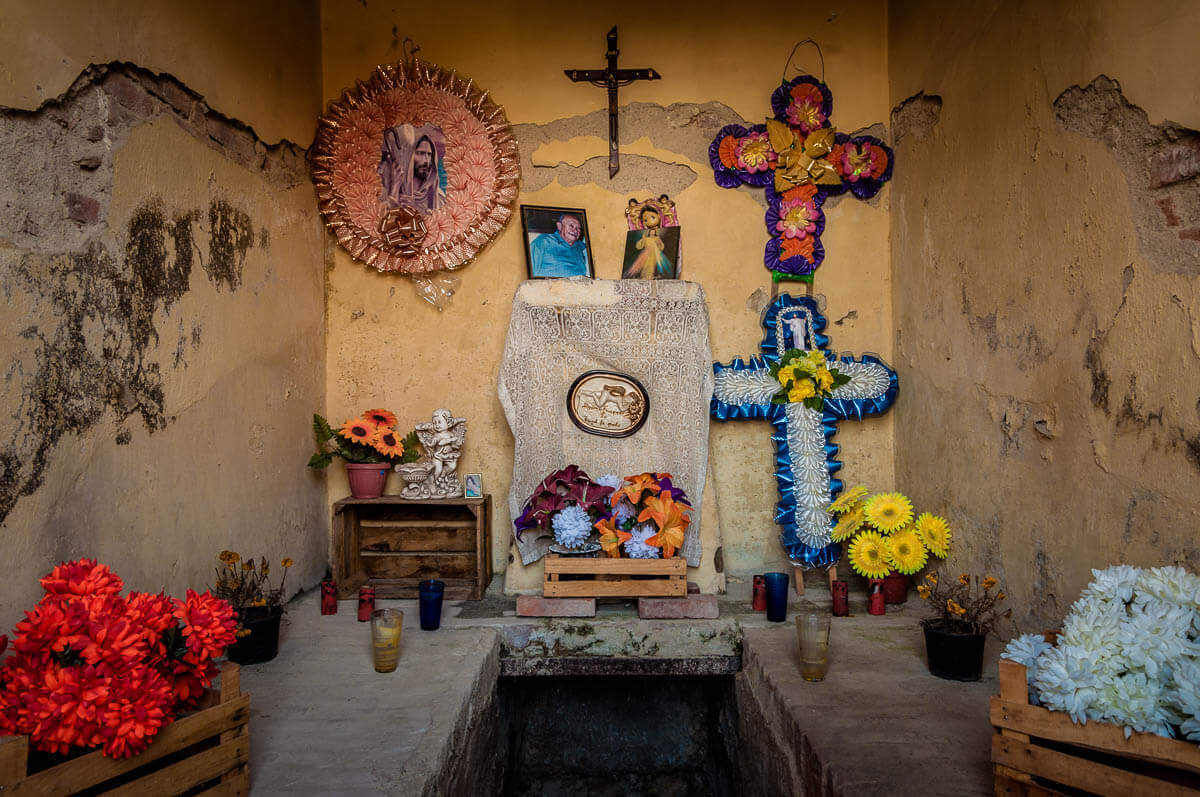 Inside the Graveyard Mausoleums of Mexico ⋆ Photos of Mexico by Dane Strom