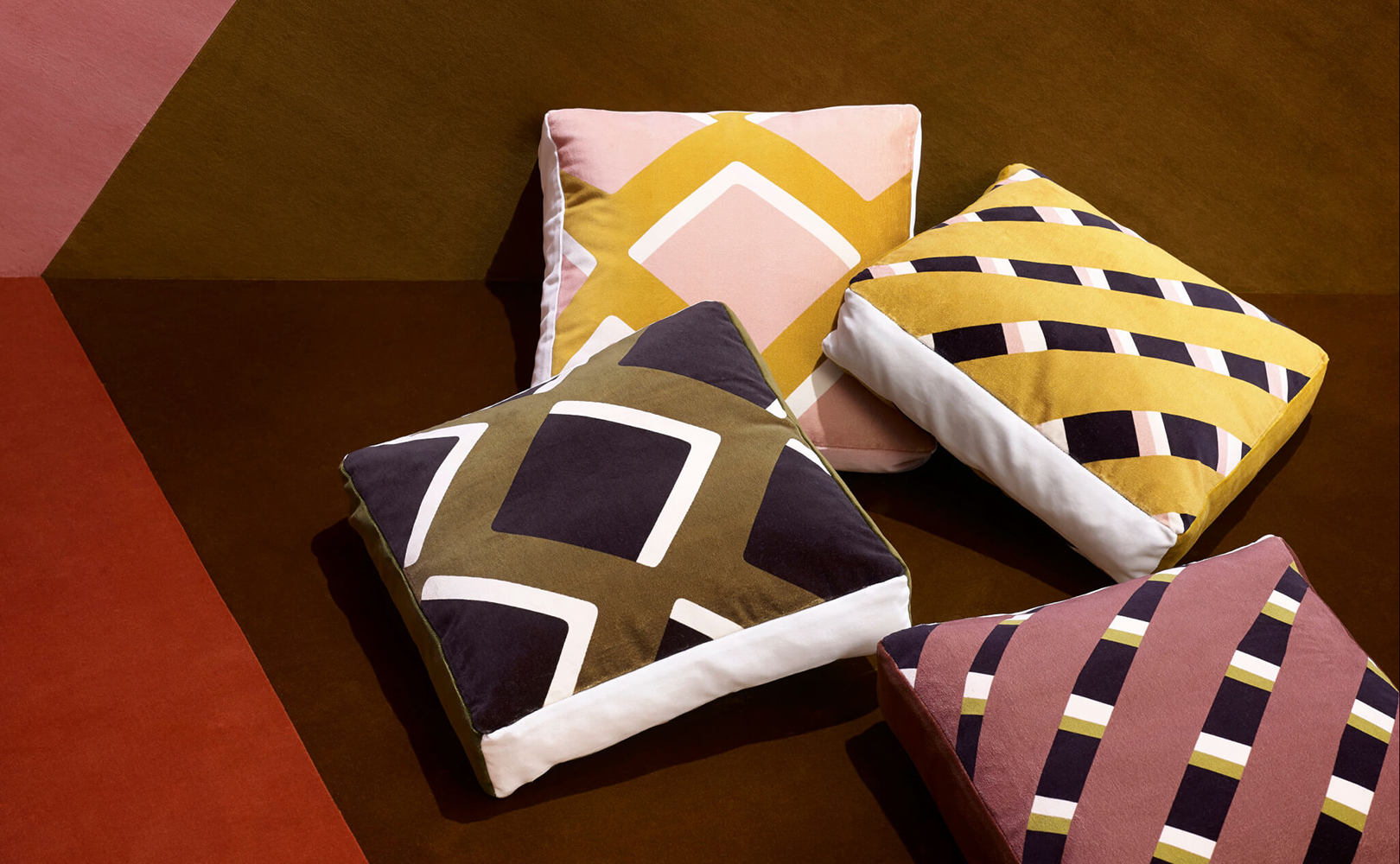 True Velvet by India Mahdavi - tyger från Pierre Frey - Tapetorama