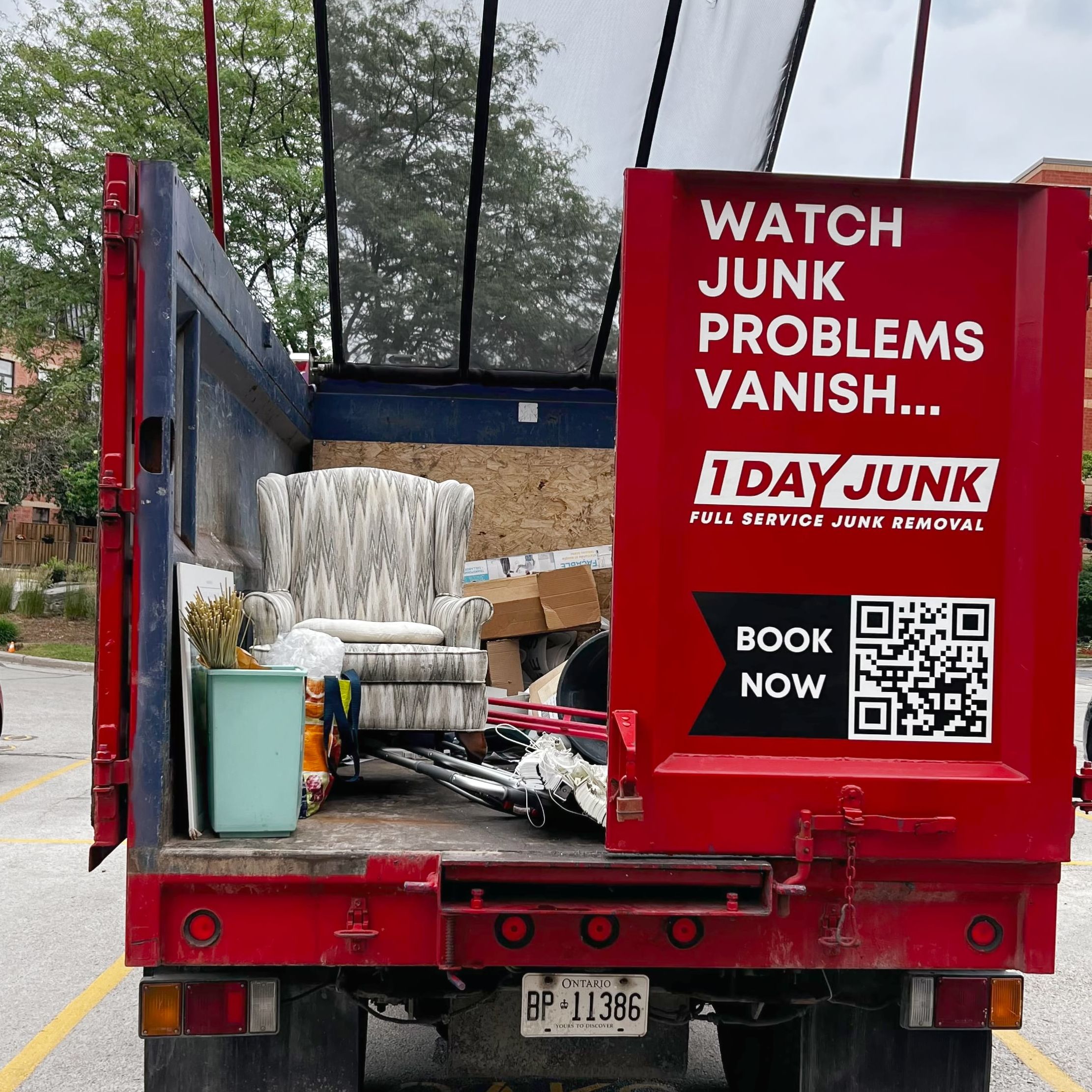 1DAYJUNK Removal Service | Junk In Your Space? Make It A Happy Place