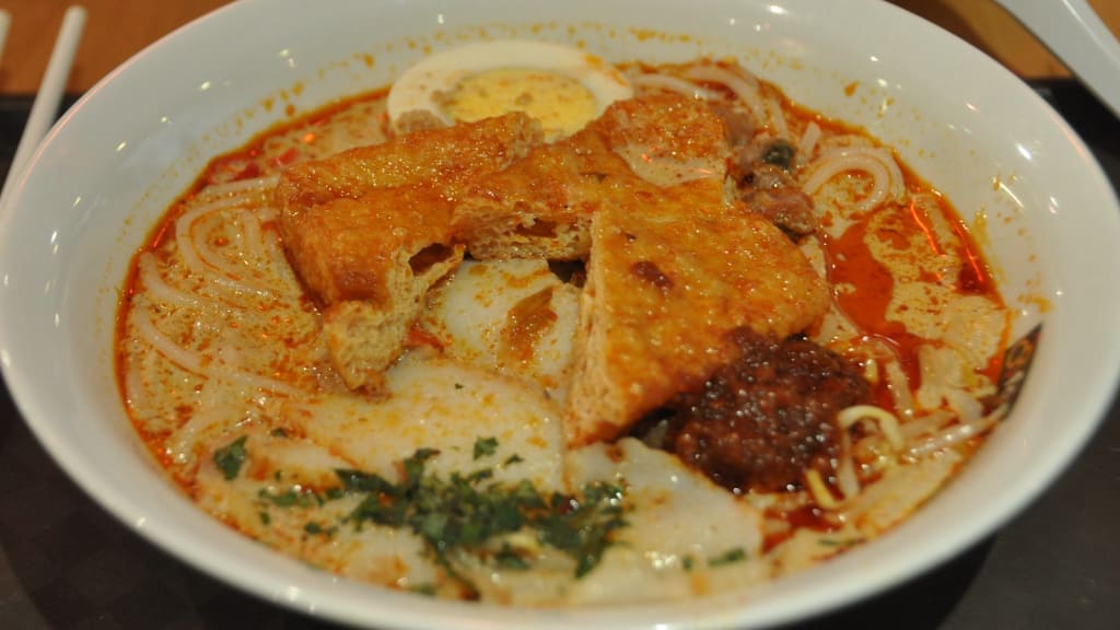 Top 5 Places for Unforgettable Laksa in Singapore | GoTriip - Different ...