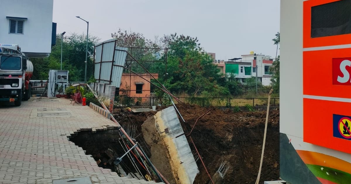 Boundary Wall of Indian Oil Petrol Pump Collapses in Manish Nagar ...