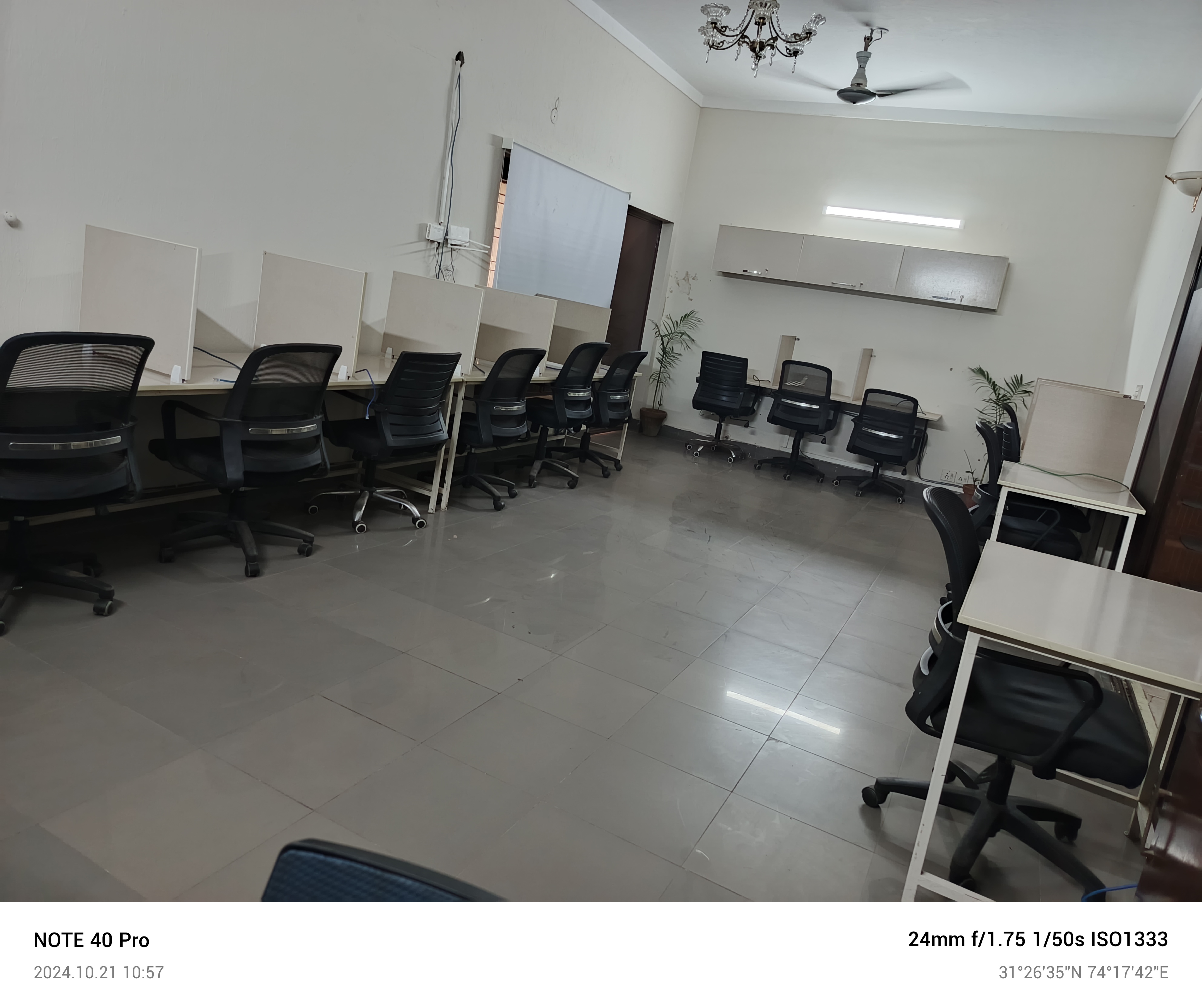 Kursi Maiz CoWork - Pakistan