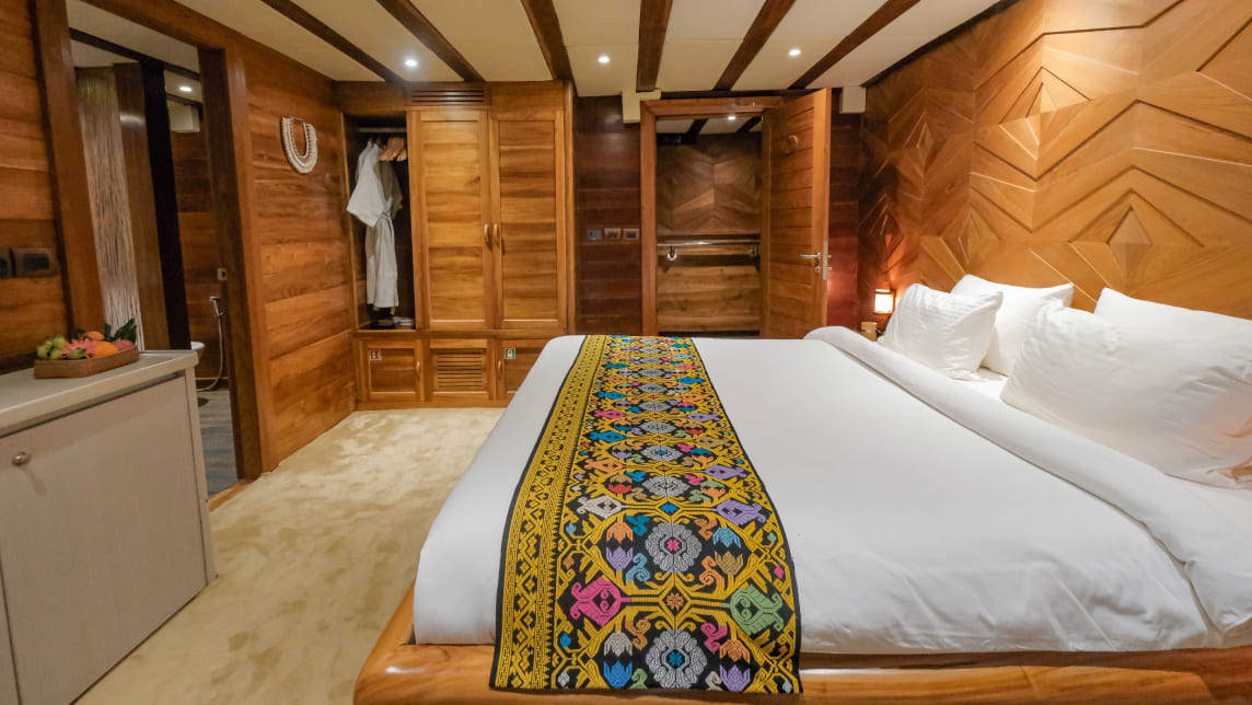 LAMIMA Yacht for Charter | PHOENIX YACHT MANAGEMENT
