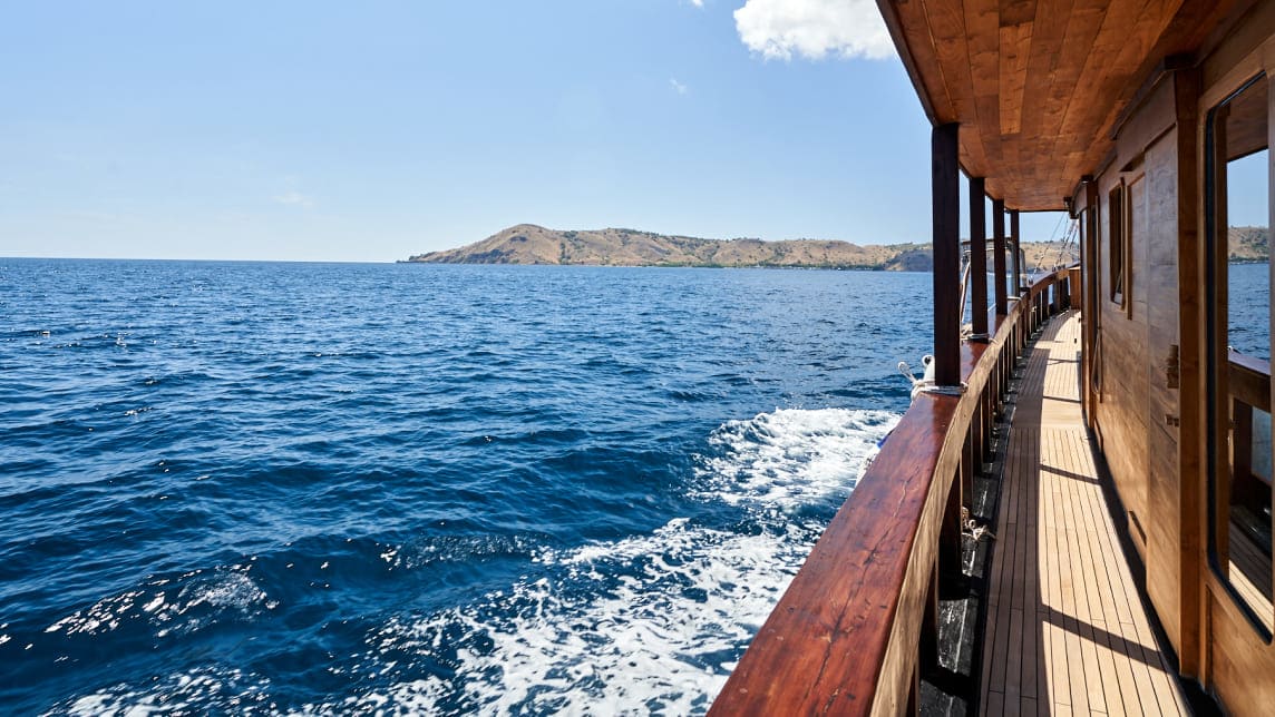 Oracle Yacht for Charter | PHOENIX YACHT MANAGEMENT