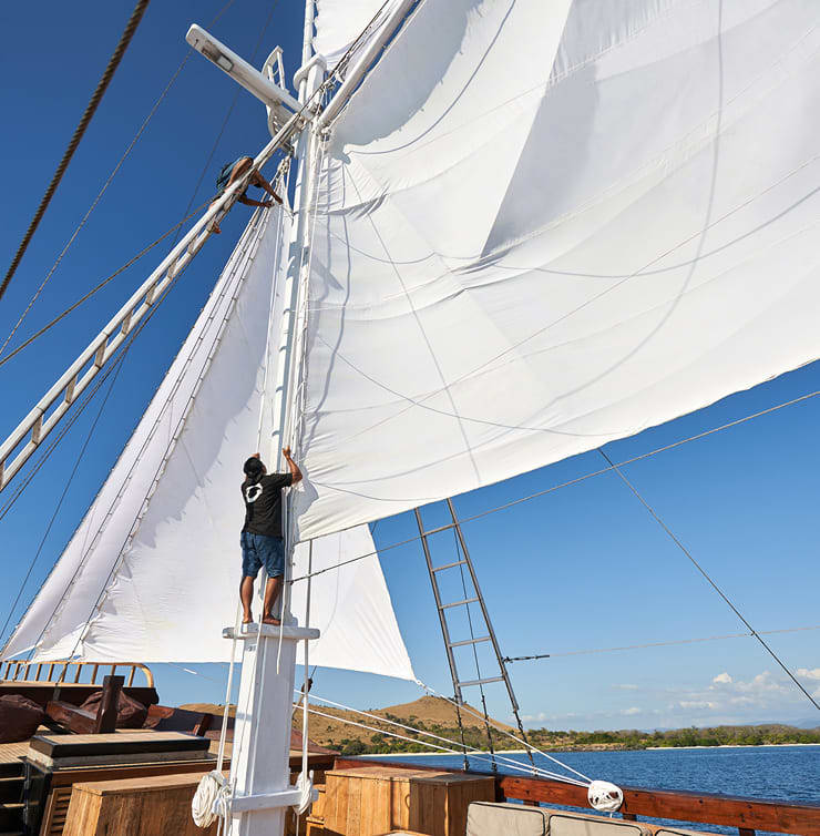 Oracle Yacht for Charter | PHOENIX YACHT MANAGEMENT