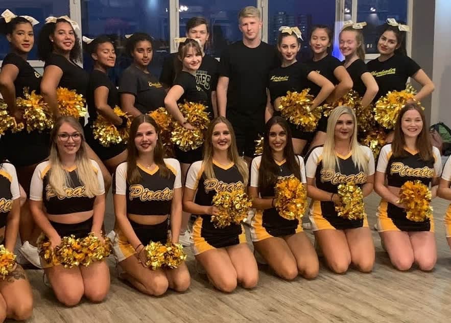 Pirates Cheerleader & Cheerdancer → Hier direkt online buchen