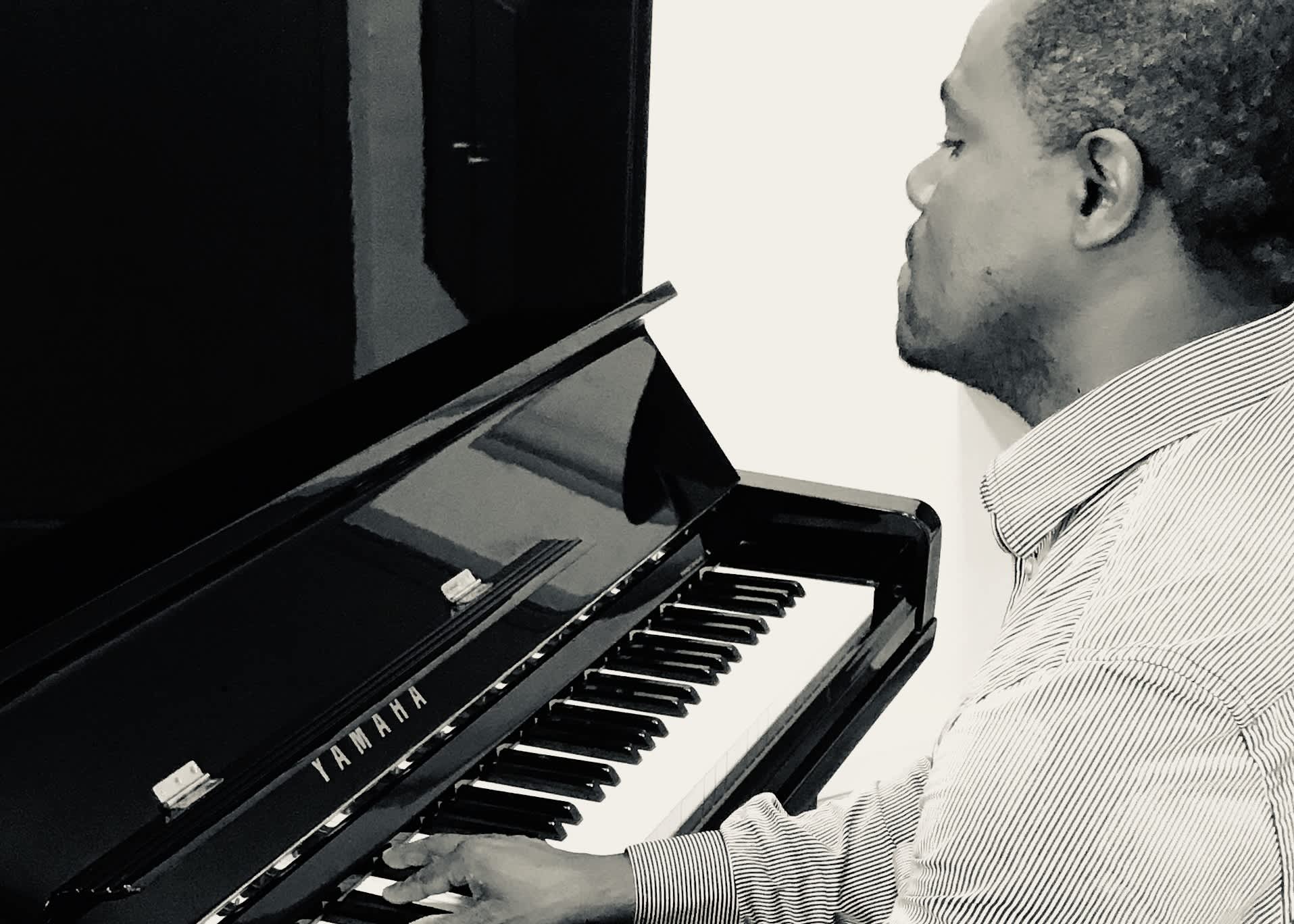 James the pianist → Book direkte online her