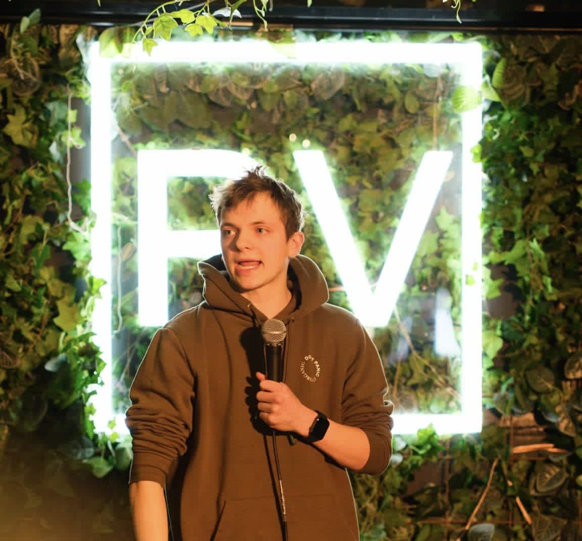 Jonathan Christensen_Tourettes → Book direkte online her