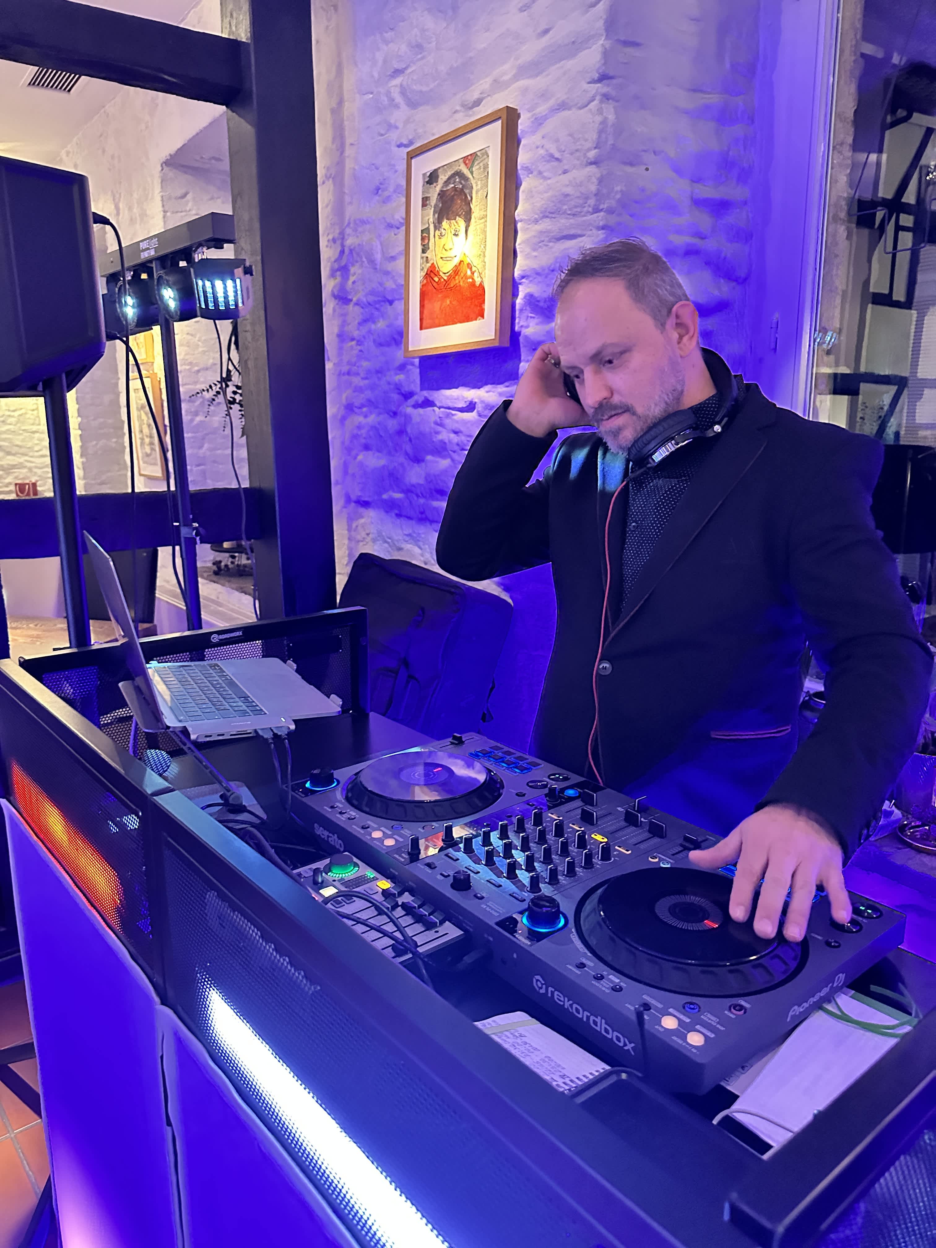 DJ MIKI ( mit oder ohne Sängerin) FÜR IHRE EVENT/ Disko/Clubs/Party ...