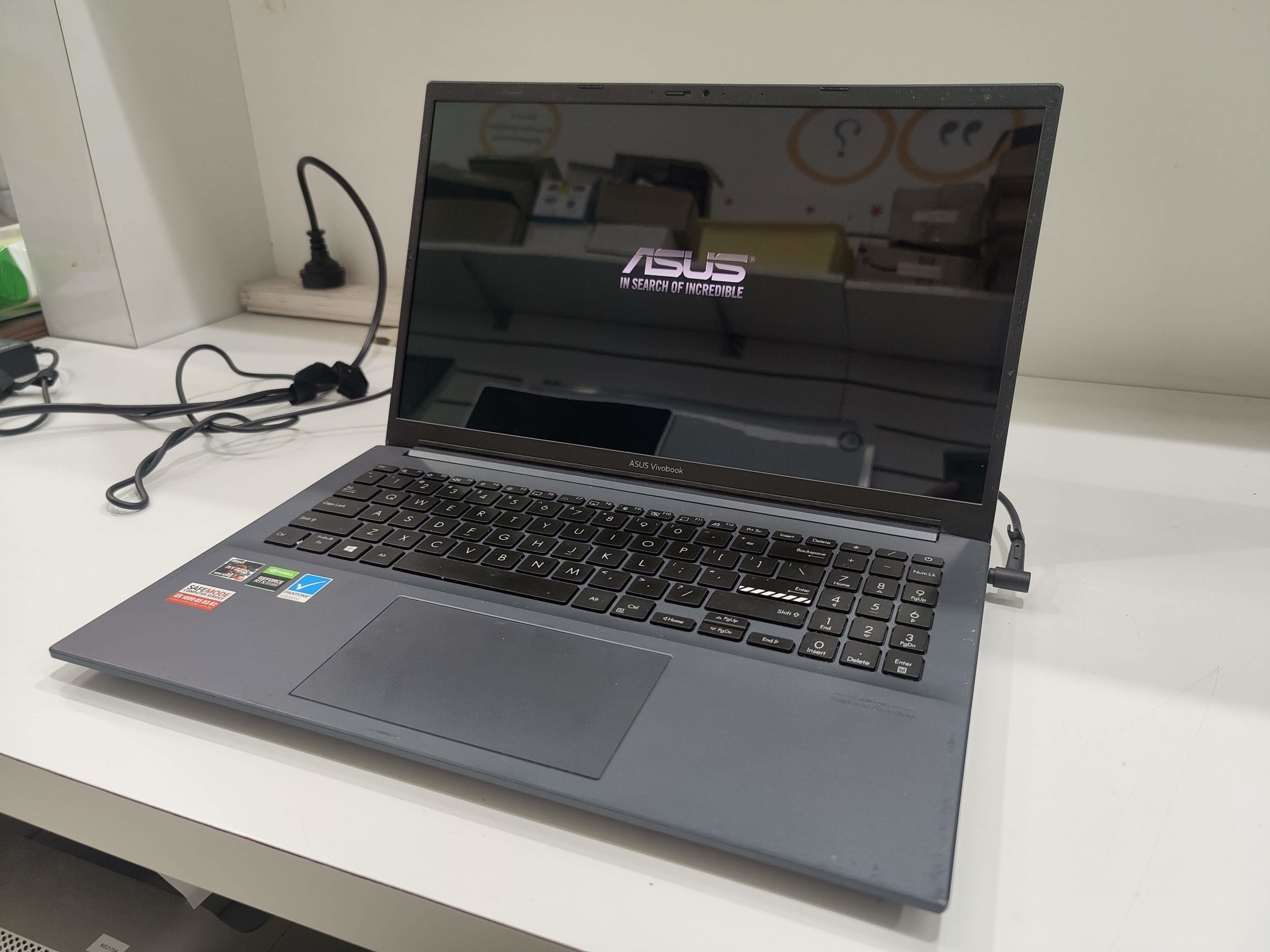 Fixing an ASUS Vivobook 15 Laptop with a Cracked OLED Screen - Safemode ...