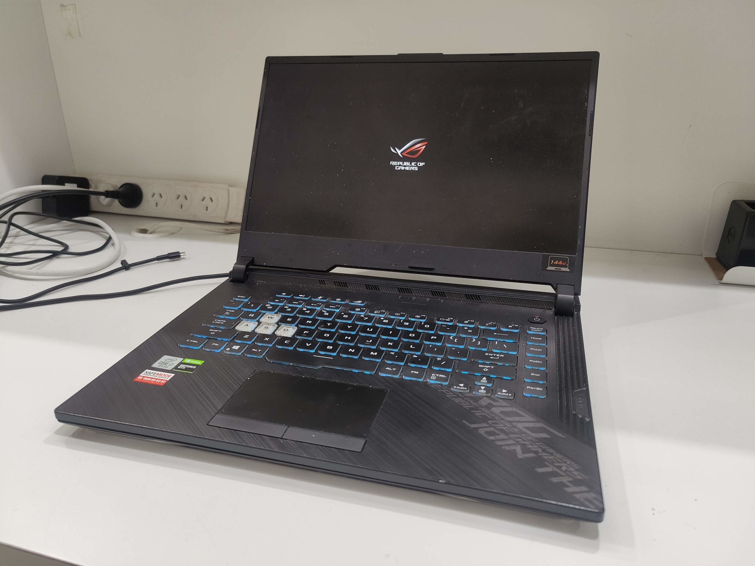 How we Cooled Down an ASUS ROG Laptop that's been Heating Up: Frying ...