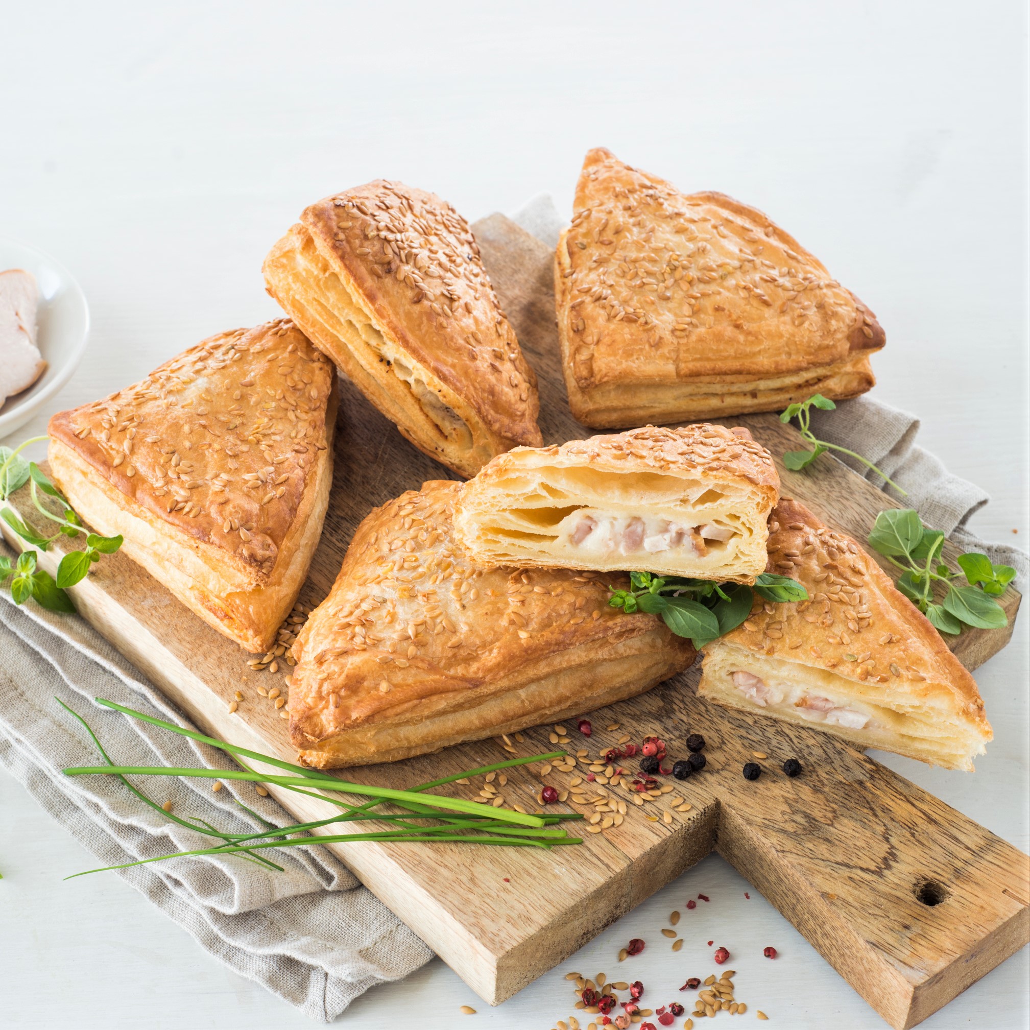 Røget kylling lommer m/ smeltet ost 80g x 50 (Saltet Bagværk ) - Danish ...