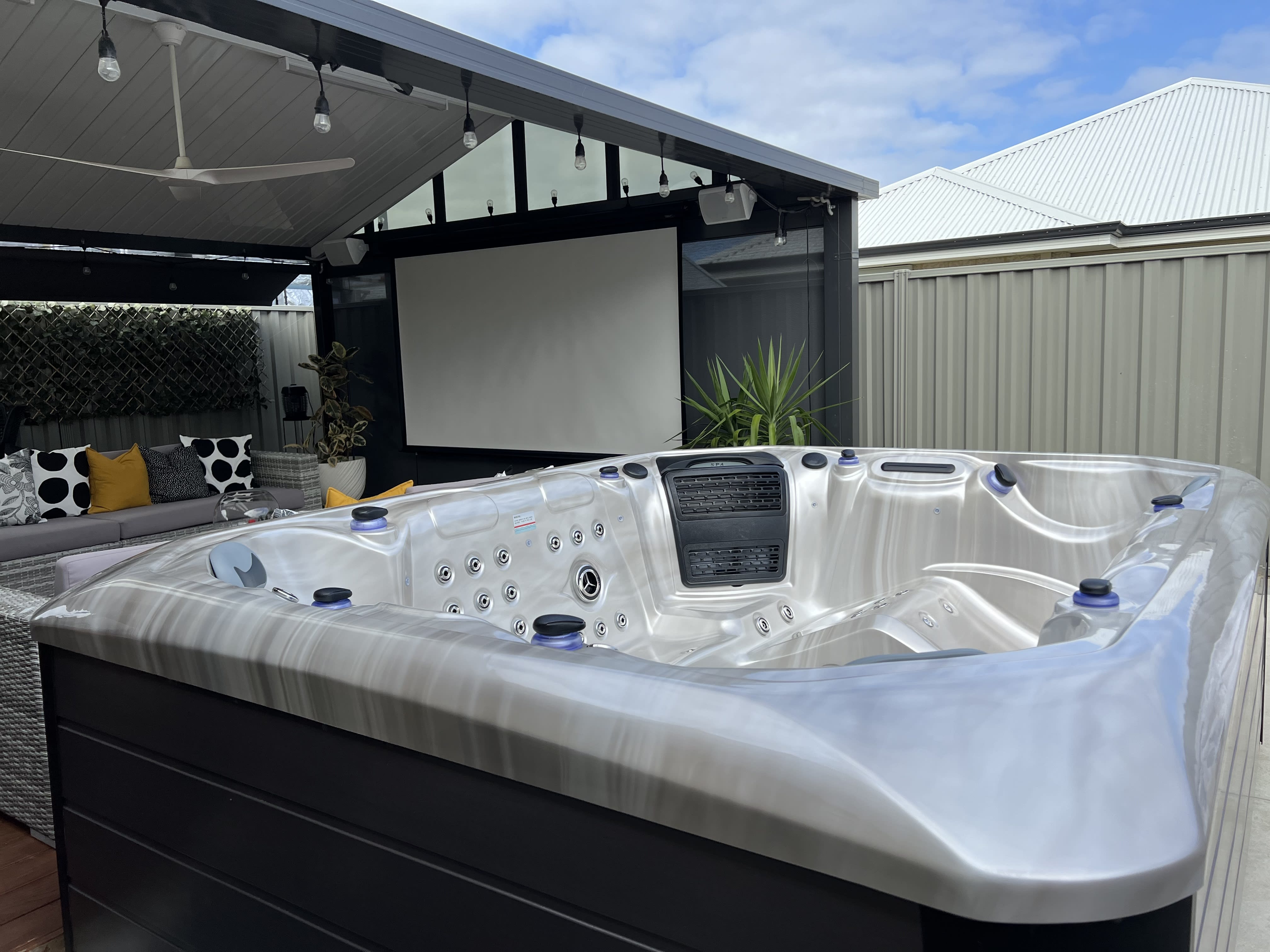Aura Spas - Premium Hot Tubs & Spa Equipment
