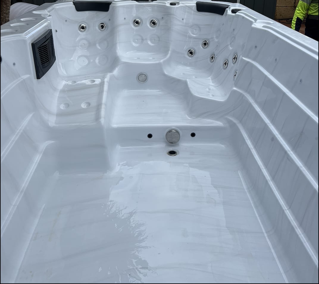 Swan Plunge Pool - AuraSpas