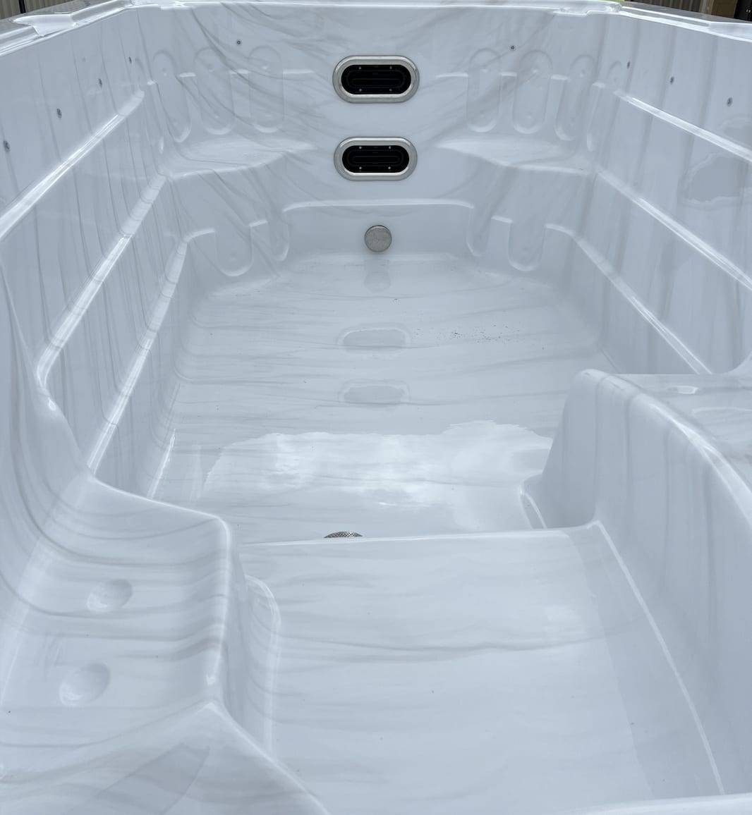 Swan Plunge Pool - AuraSpas