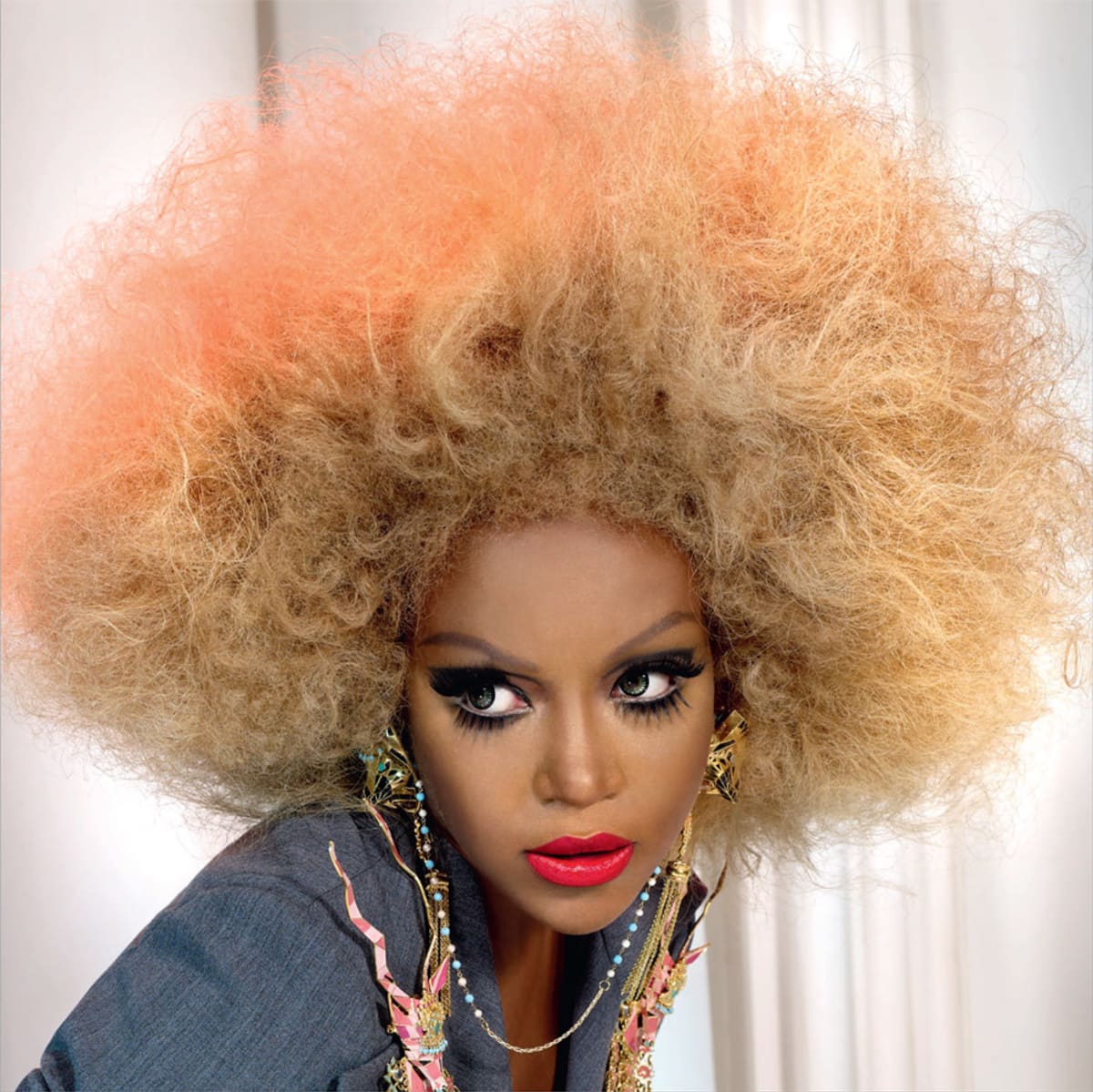 Ebony Bones: Eine Begegnung mit dem schönsten Afro der Popwelt - Annabelle Ebony Bones: Eine Begegnung mit dem schönsten Afro der Popwelt - Annabelle