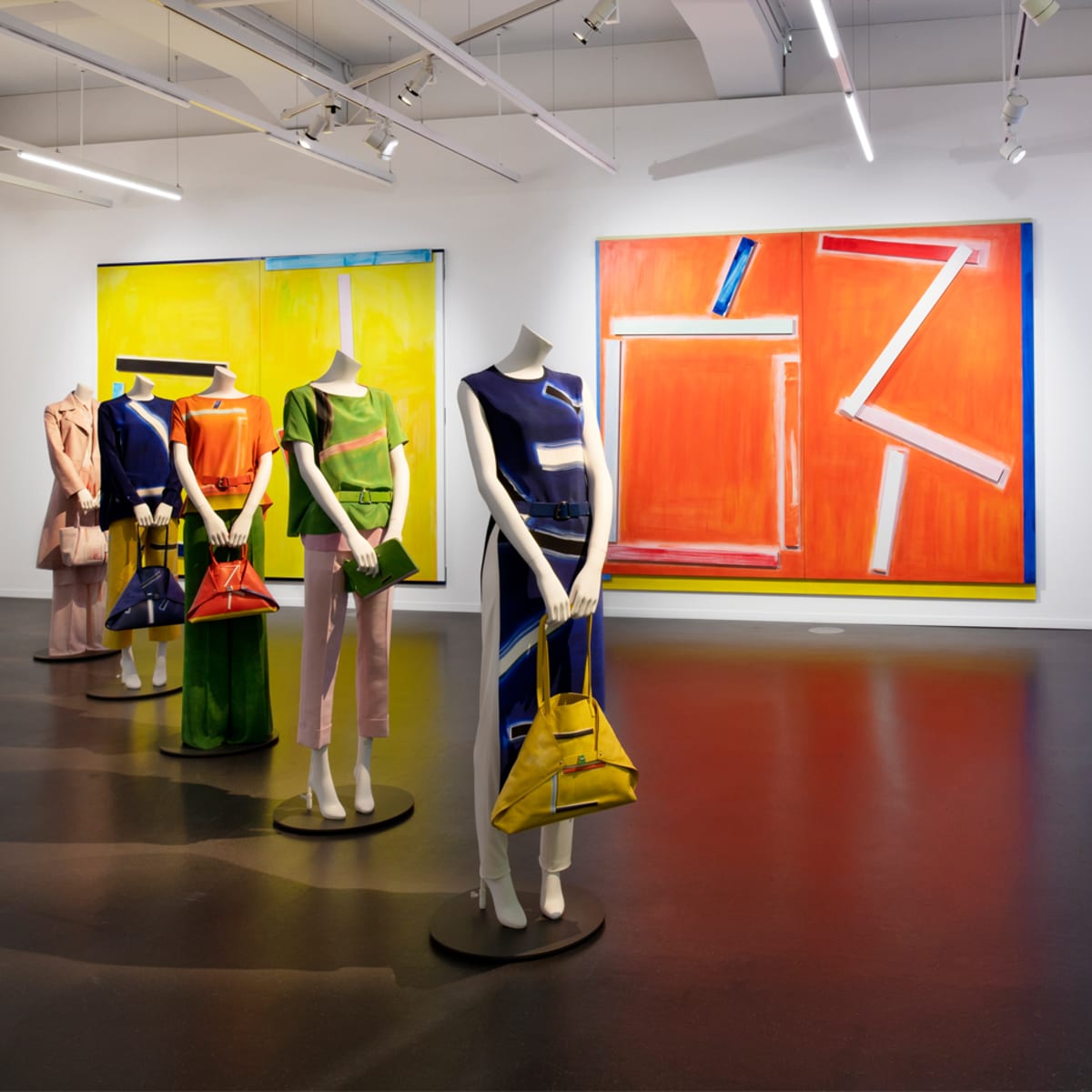 “Akris. Mode. selbstverständlich” – ein intimer Dialog von Mode und Kunst