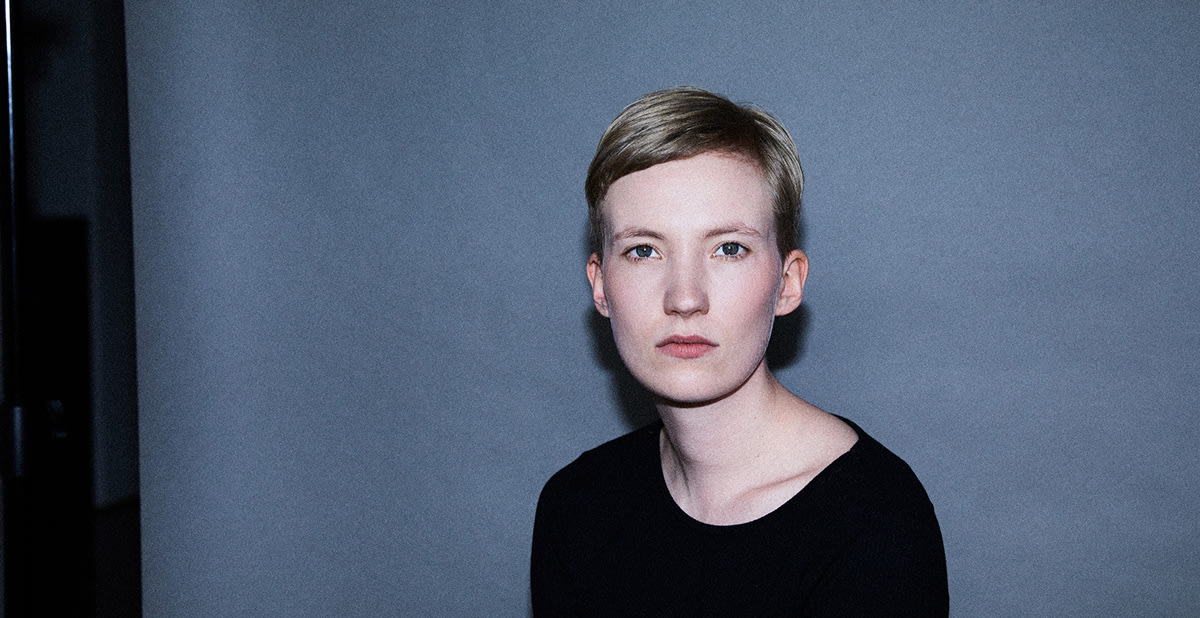 Sirka Elspaß: Die Sprachlosigkeit mit Wörtern beschreiben - Annabelle