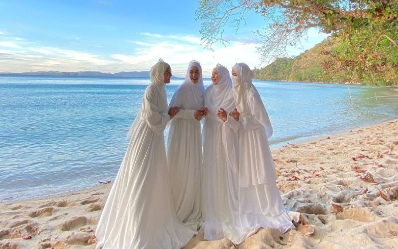 10 Potret Kekompakan Hawa, Para Istri dari Personel Grup Musik ADAM ...