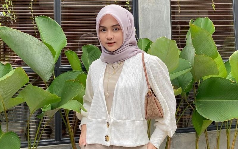 9 Potret Cantik Seleb TikTok Alifhia Fitri | Muslimahdaily.com | Portal ...