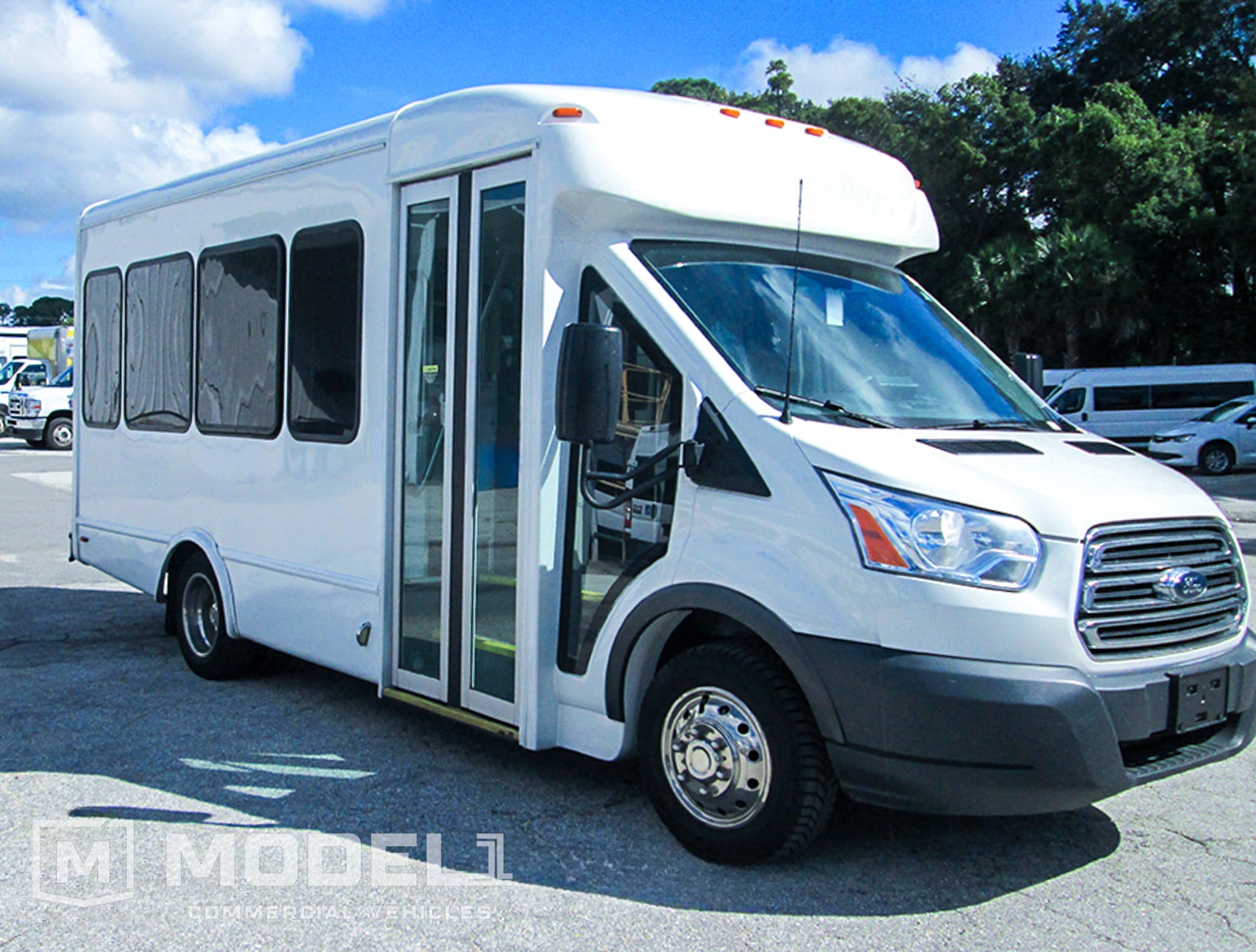2018 Starcraft Starlite 20 Shuttle Bus – 9 Passengers | Model 1